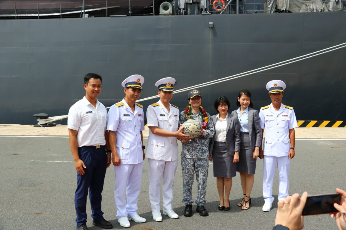 Tàu Hải quân Singapore- RSS PERSISTENCE cập Cảng Quốc tế Cam Ranh - Venus