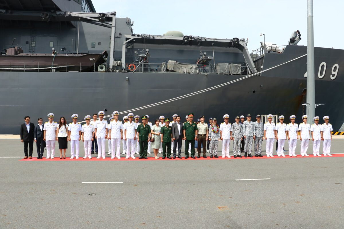 Tàu Hải quân Singapore- RSS PERSISTENCE cập Cảng Quốc tế Cam Ranh - Venus